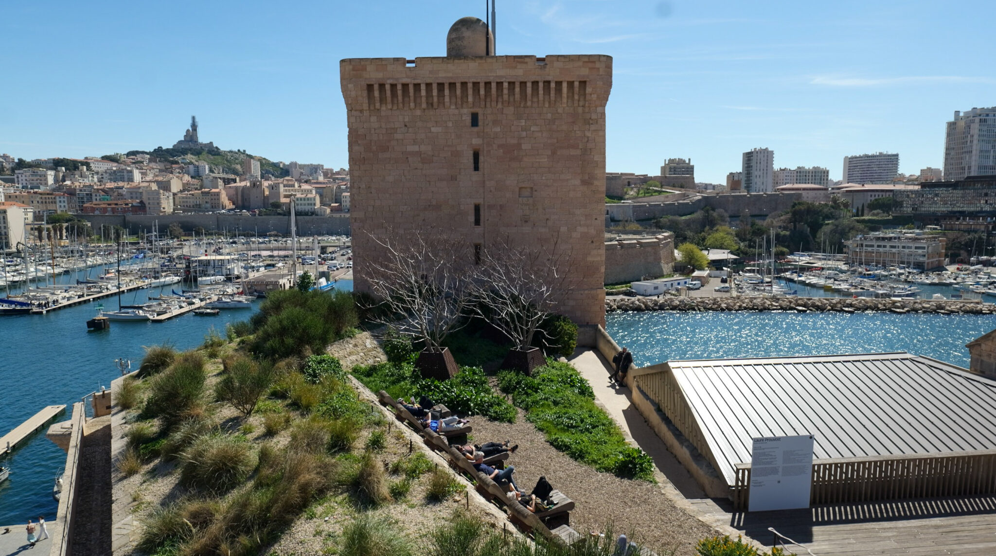 Fort Saint-Jean à Marseille, entre pierres d’histoire et parfums ...